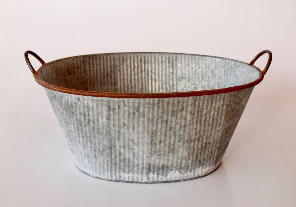 METAL RIDGED BASIN WITH HANDLE – Lemon Tree Interiors
