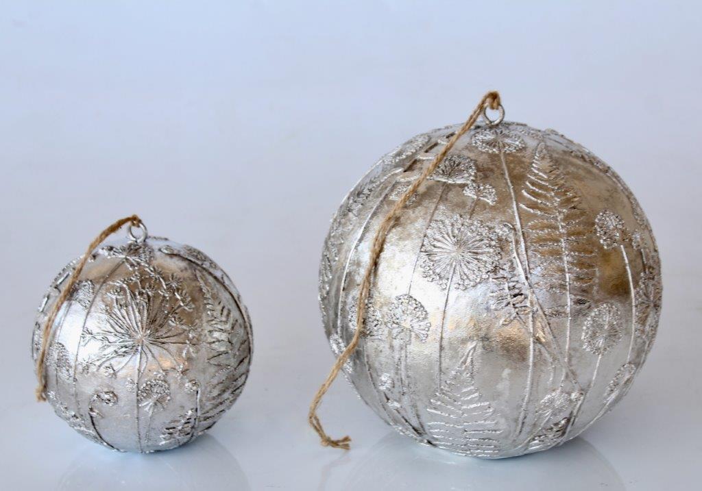 SILVER PATTERNED HANGING BALL – 20CM Ø – Lemon Tree Interiors